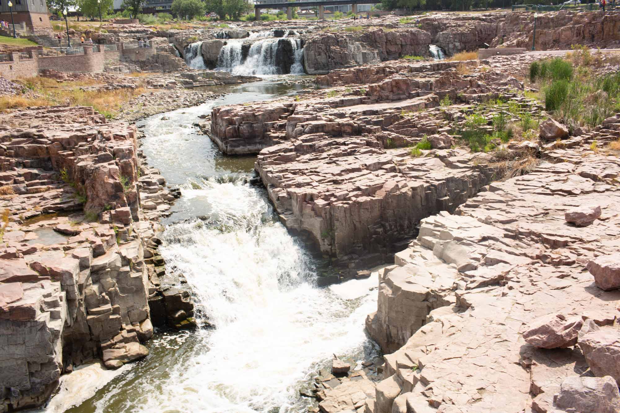 Kansas City to Yellowstone: 10 day Itinerary Sioux Falls, Badlands ...