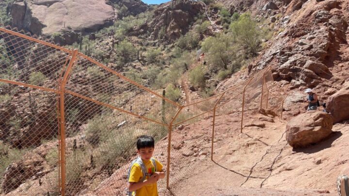 Hiking Camelback Mountain on Echo Canyon Trailhead with Kids