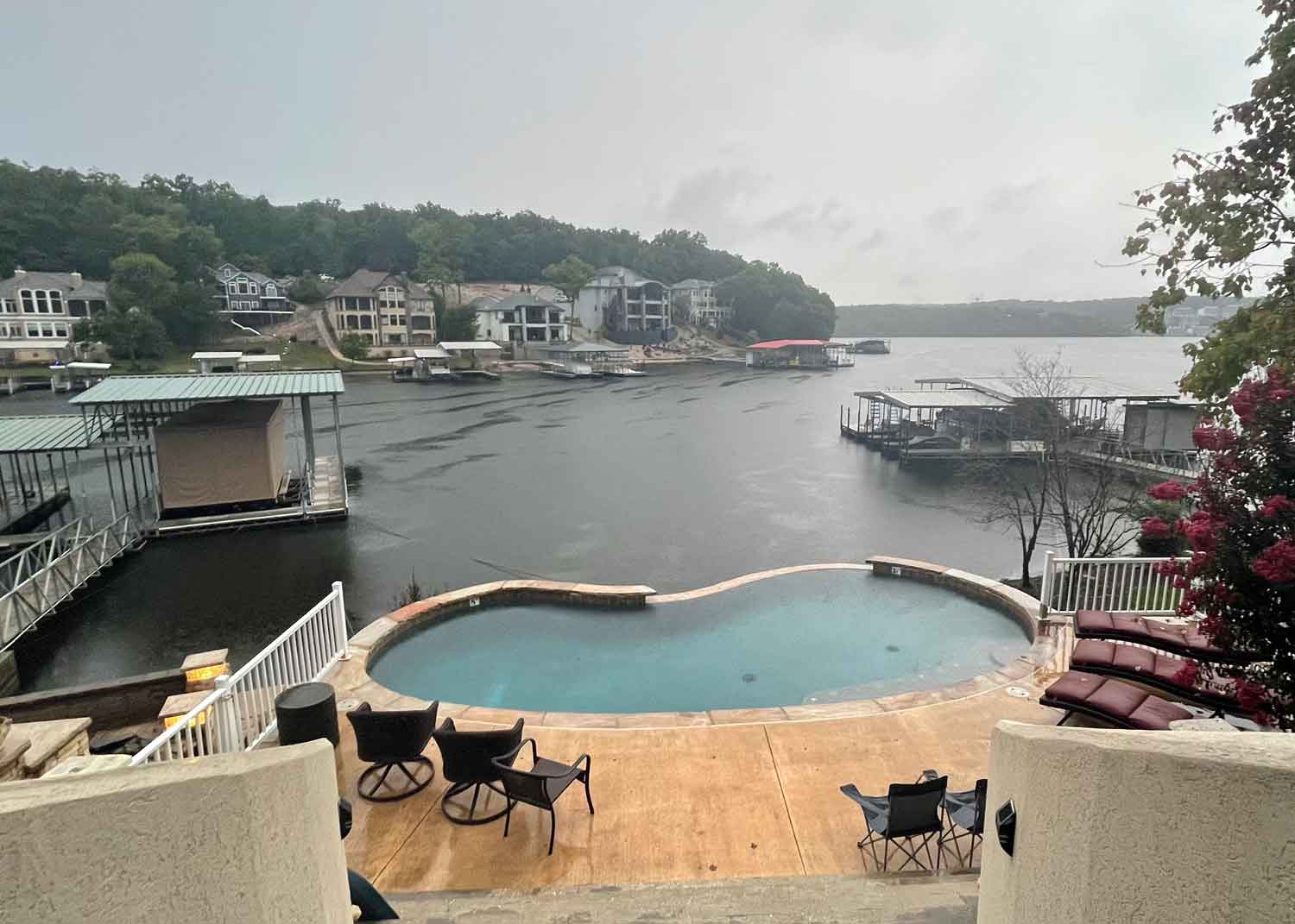 Best Lakefront VRBOs in Osage Beach for Big Families: Pools, Docks, and Fun